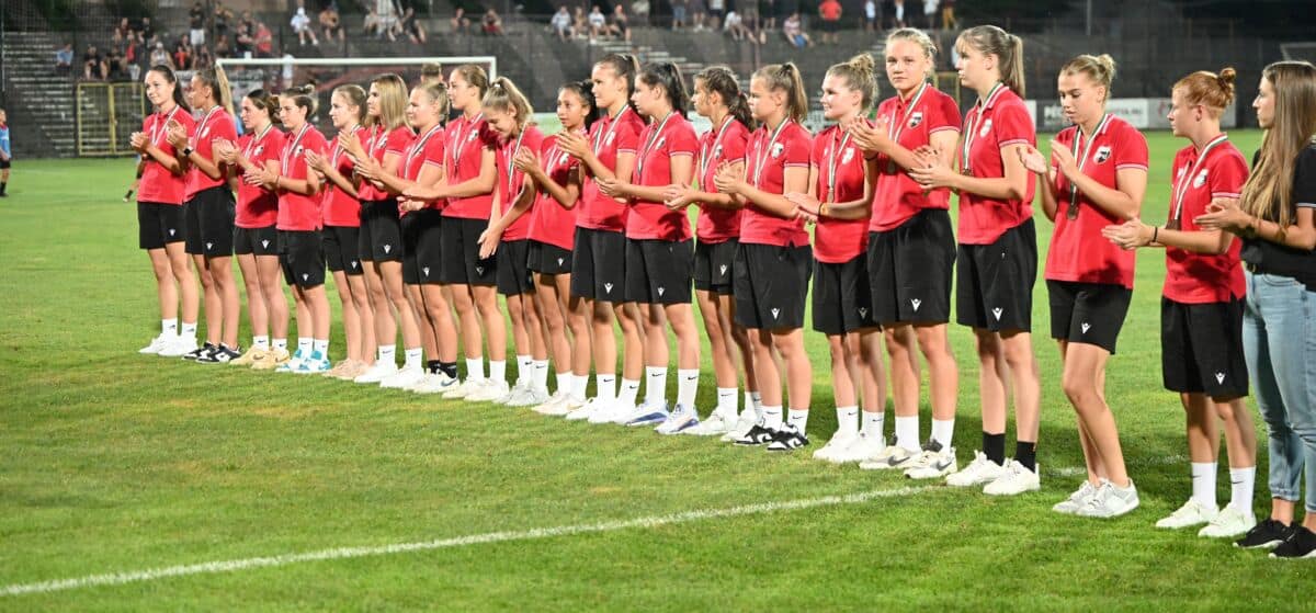 Az éremátadó pillanatai – KÉPGALÉRIA | PMFC